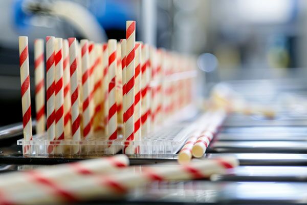 Paper Straws vs. Plastic Straws: Environmental and Performance
